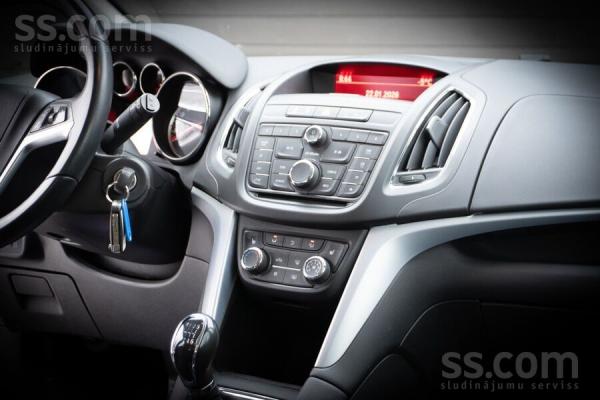 Grey Opel Zafira 2013 in Riga, with an engine capacity of 2.00 L and mileage of 228 thousand km for 5990 €, photo 6 on AUTOMOTO.COM.LV