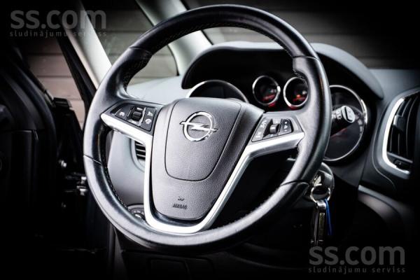 Grey Opel Zafira 2013 in Riga, with an engine capacity of 2.00 L and mileage of 228 thousand km for 5990 €, photo 8 on AUTOMOTO.COM.LV