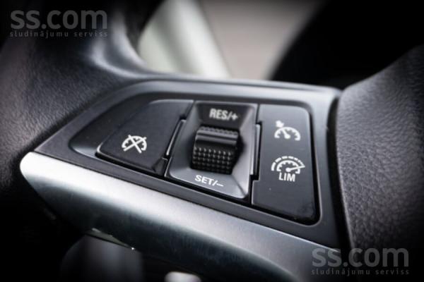Grey Opel Zafira 2013 in Riga, with an engine capacity of 2.00 L and mileage of 228 thousand km for 5990 €, photo 9 on AUTOMOTO.COM.LV