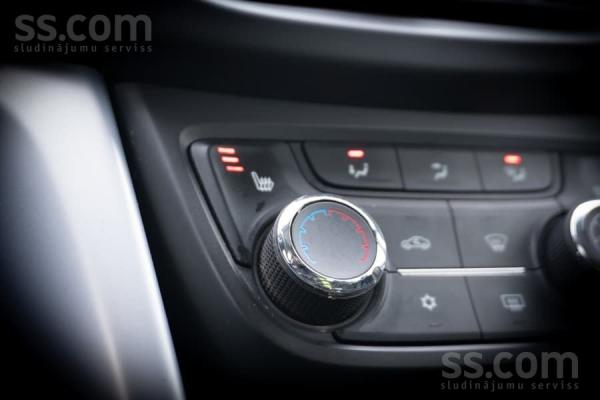 Grey Opel Zafira 2013 in Riga, with an engine capacity of 2.00 L and mileage of 228 thousand km for 5990 €, photo 10 on AUTOMOTO.COM.LV