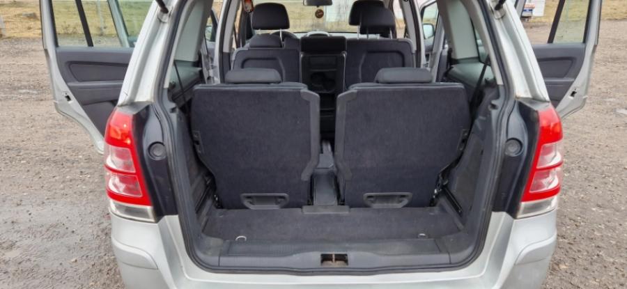 Pelēks Opel Zafira 2013 Rīga, ar dzinēja tilpumu 1.70 L un nobraukumu 368 tūkst. km par 2950 €, foto 24 vietnē AUTOMOTO.COM.LV