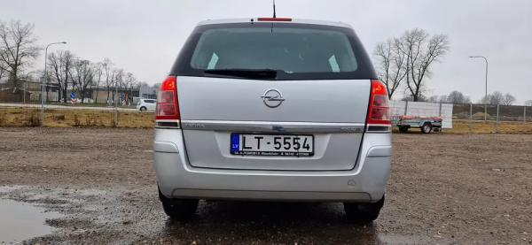Grey Opel Zafira 2013 in Daugavpils, with an engine capacity of 1.70 L and mileage of 368 thousand km for 2950 €, photo 4 on AUTOMOTO.COM.LV