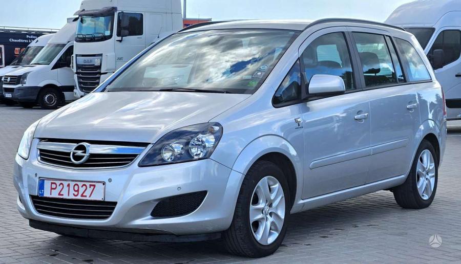 Grey Opel Zafira 2013 in Taurage, with an engine capacity of 1.60 L and mileage of 225 thousand km for 2900 €, photo 1 on AUTOMOTO.COM.LV