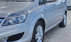 Grey Opel Zafira 2013 in Taurage, with an engine capacity of 1.60 L and mileage of 225 thousand km for 2900 €, photo 3 on AUTOMOTO.COM.LV