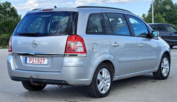 Grey Opel Zafira 2013 in Taurage, with an engine capacity of 1.60 L and mileage of 225 thousand km for 2900 €, photo 5 on AUTOMOTO.COM.LV