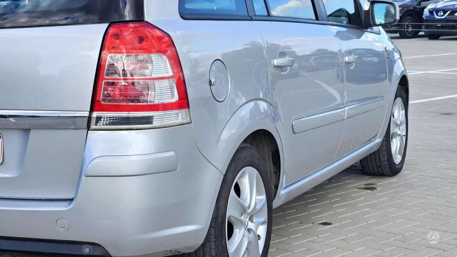 Grey Opel Zafira 2013 in Taurage, with an engine capacity of 1.60 L and mileage of 225 thousand km for 2900 €, photo 7 on AUTOMOTO.COM.LV