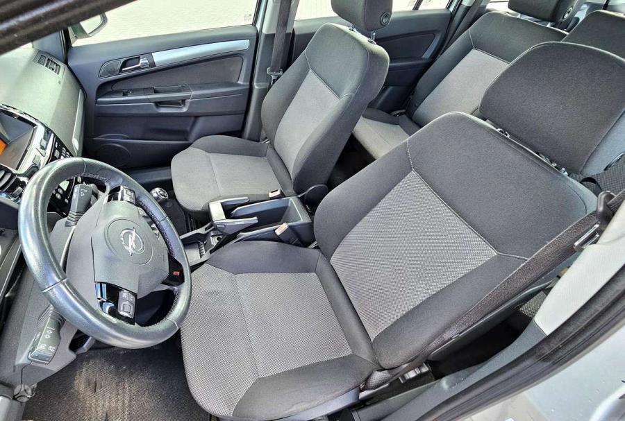 Grey Opel Zafira 2013 in Taurage, with an engine capacity of 1.60 L and mileage of 225 thousand km for 2900 €, photo 11 on AUTOMOTO.COM.LV