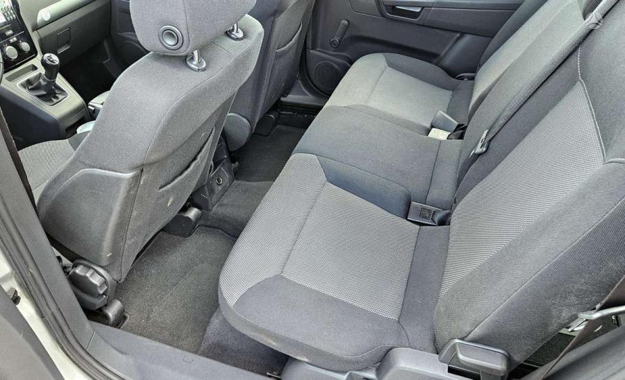 Grey Opel Zafira 2013 in Taurage, with an engine capacity of 1.60 L and mileage of 225 thousand km for 2900 €, photo 17 on AUTOMOTO.COM.LV