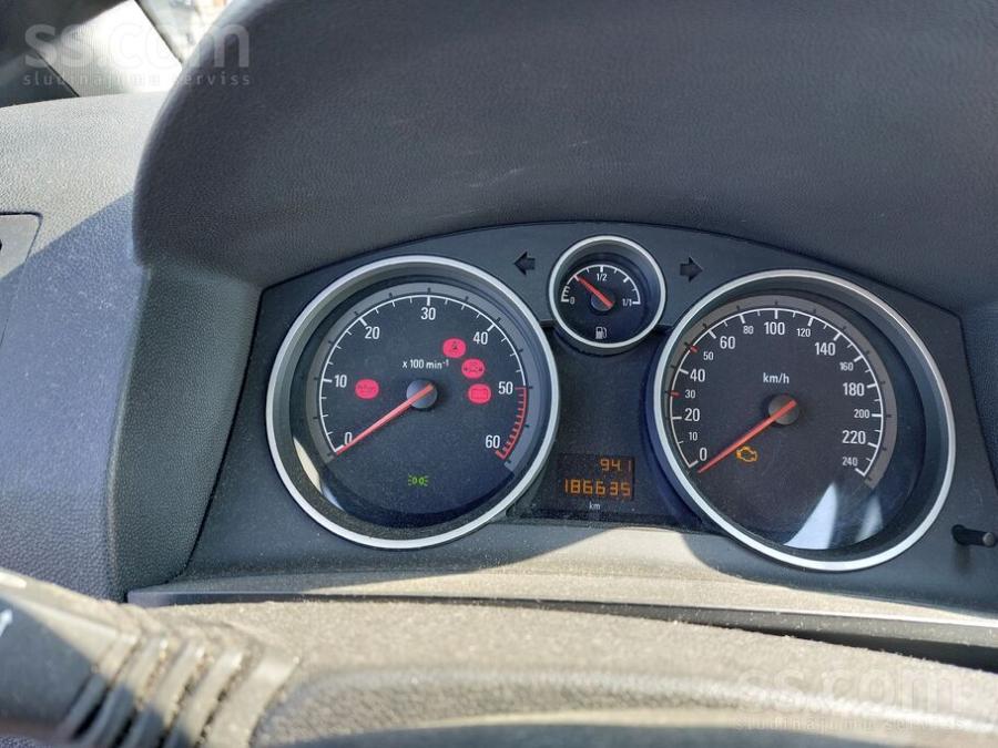 Pelēks Opel Zafira 2013 Rīga, ar dzinēja tilpumu 1.70 L un nobraukumu 187 tūkst. km par 1700 €, foto 7 vietnē AUTOMOTO.COM.LV