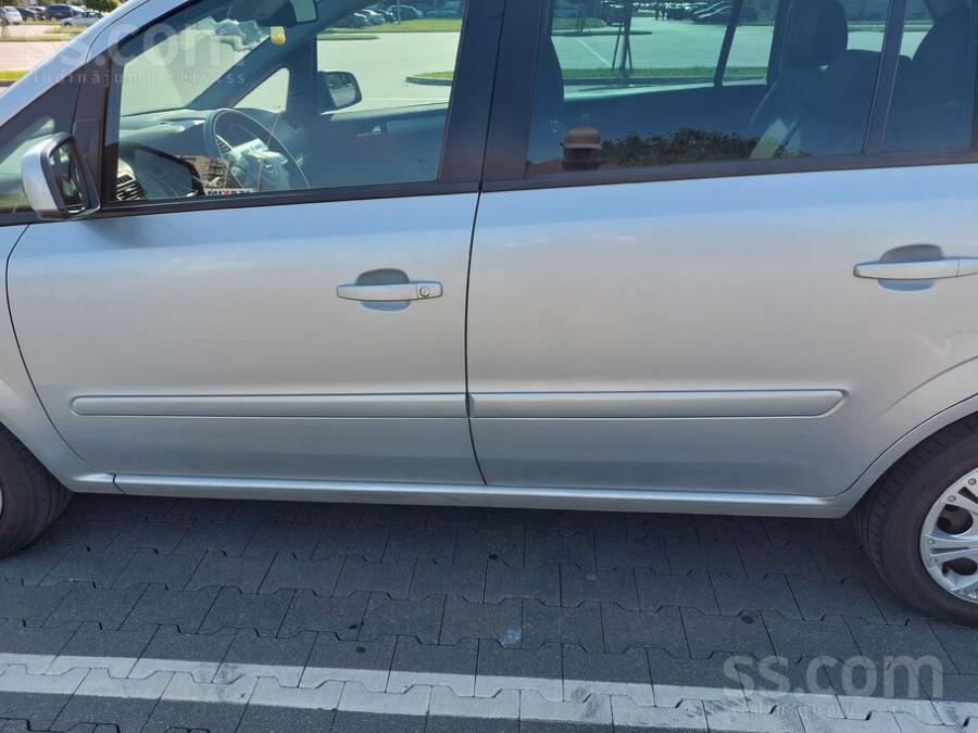 Pelēks Opel Zafira 2013 Rīga, ar dzinēja tilpumu 1.70 L un nobraukumu 187 tūkst. km par 1700 €, foto 12 vietnē AUTOMOTO.COM.LV