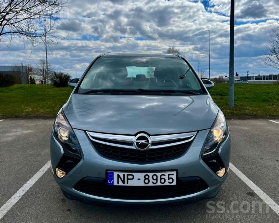 Grey Opel Zafira 2013 in Daugavpils, with an engine capacity of 1.60 L and mileage of 0 thousand km for 5650 €, photo 1 on AUTOMOTO.COM.LV