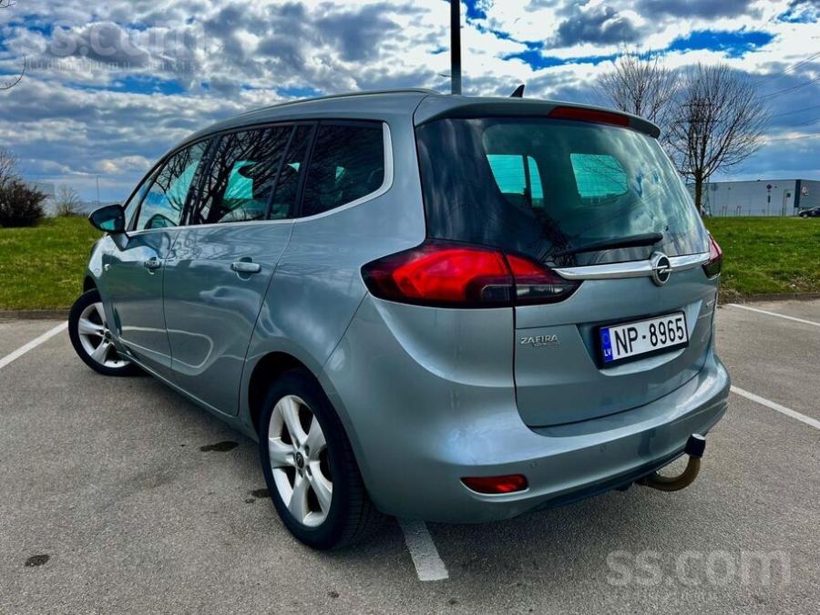 Grey Opel Zafira 2013 in Daugavpils, with an engine capacity of 1.60 L and mileage of 0 thousand km for 5650 €, photo 4 on AUTOMOTO.COM.LV