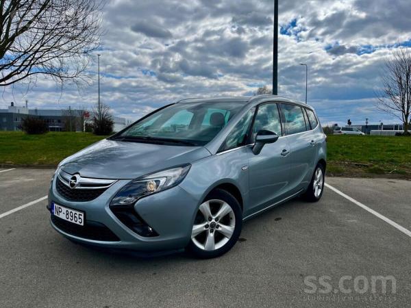 Grey Opel Zafira 2013 in Daugavpils, with an engine capacity of 1.60 L and mileage of 0 thousand km for 5650 €, photo 4 on AUTOMOTO.COM.LV
