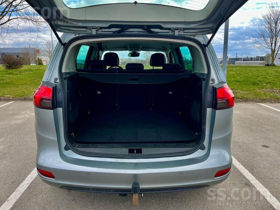 Grey Opel Zafira 2013 in Daugavpils, with an engine capacity of 1.60 L and mileage of 0 thousand km for 5650 €, photo 8 on AUTOMOTO.COM.LV