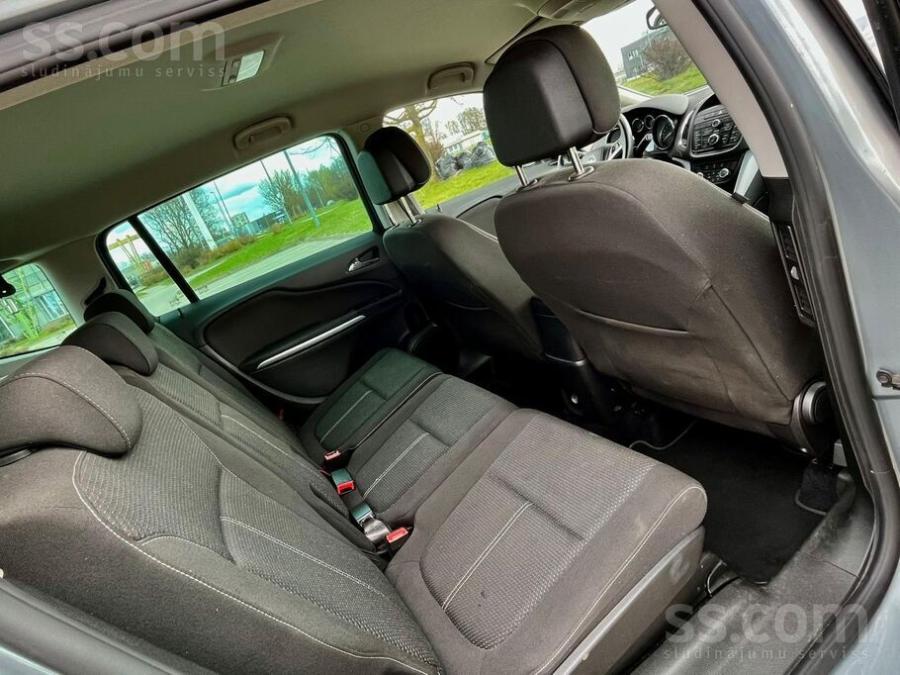 Grey Opel Zafira 2013 in Daugavpils, with an engine capacity of 1.60 L and mileage of 0 thousand km for 5650 €, photo 12 on AUTOMOTO.COM.LV