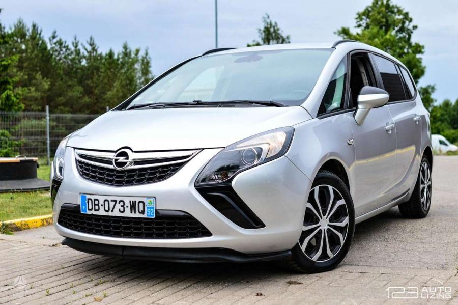 Grey Opel Zafira 2013 in Kretinga, with an engine capacity of 2.00 L and mileage of 227 thousand km for 5650 €, photo 1 on AUTOMOTO.COM.LV
