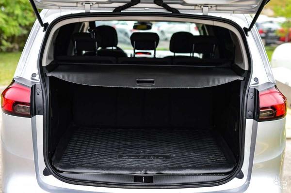 Grey Opel Zafira 2013 in Kretinga, with an engine capacity of 2.00 L and mileage of 227 thousand km for 5650 €, photo 9 on AUTOMOTO.COM.LV