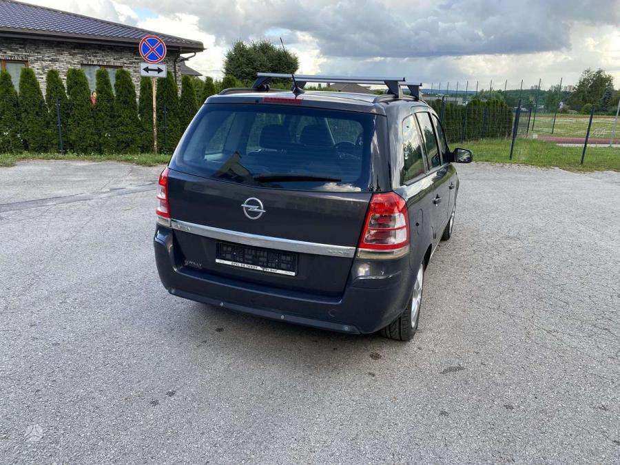 Grey Opel Zafira 2013 in Alytus, with an engine capacity of 1.70 L and mileage of 219 thousand km for 4150 €, photo 9 on AUTOMOTO.COM.LV