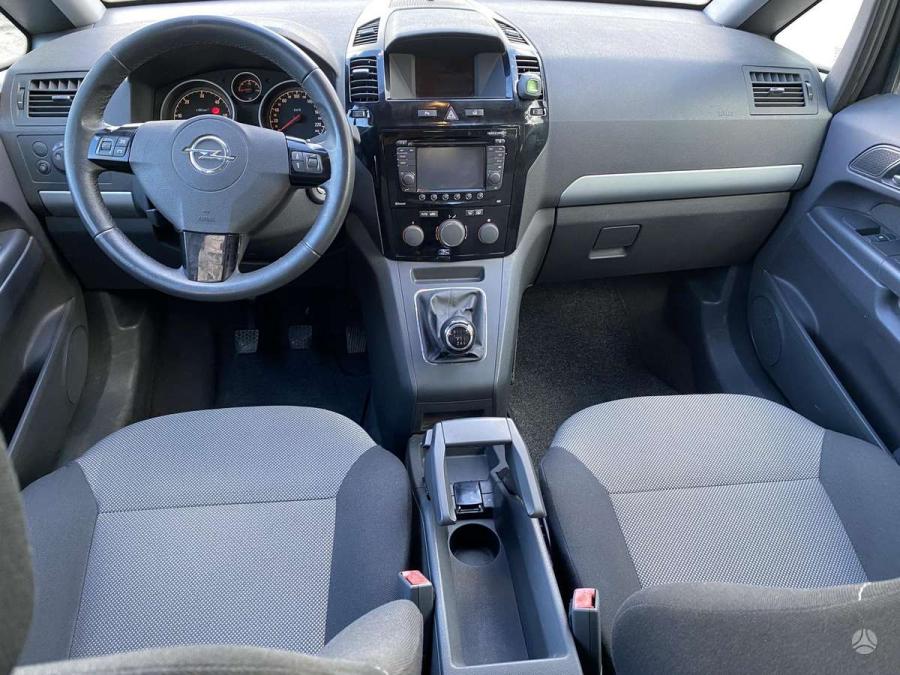 Grey Opel Zafira 2013 in Alytus, with an engine capacity of 1.70 L and mileage of 219 thousand km for 4150 €, photo 11 on AUTOMOTO.COM.LV