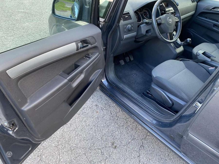 Grey Opel Zafira 2013 in Alytus, with an engine capacity of 1.70 L and mileage of 219 thousand km for 4150 €, photo 12 on AUTOMOTO.COM.LV