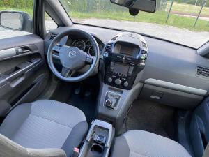 Grey Opel Zafira 2013 in Alytus, with an engine capacity of 1.70 L and mileage of 219 thousand km for 4150 €, photo 13 on AUTOMOTO.COM.LV