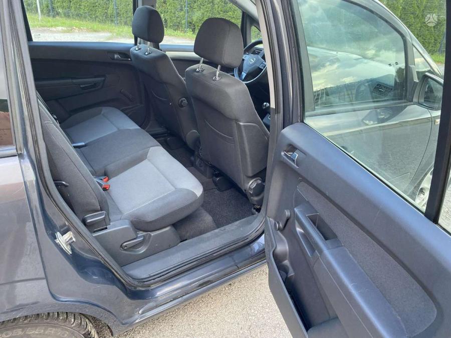 Grey Opel Zafira 2013 in Alytus, with an engine capacity of 1.70 L and mileage of 219 thousand km for 4150 €, photo 15 on AUTOMOTO.COM.LV