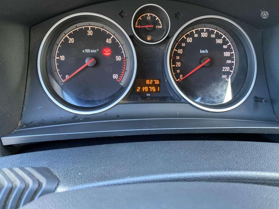 Grey Opel Zafira 2013 in Alytus, with an engine capacity of 1.70 L and mileage of 219 thousand km for 4150 €, photo 16 on AUTOMOTO.COM.LV