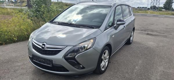 Grey Opel Zafira 2013 in Marijampole, with an engine capacity of 2.00 L and mileage of 202 thousand km for 5200 €, photo 1 on AUTOMOTO.COM.LV