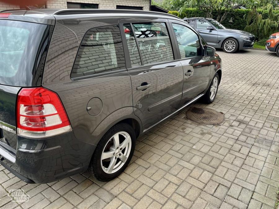 Pelēks Opel Zafira 2013 Kauņa, ar dzinēja tilpumu 1.70 L un nobraukumu 242 tūkst. km par 3450 €, foto 6 vietnē AUTOMOTO.COM.LV