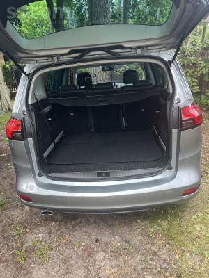 Grey Opel Zafira 2013 in Riga, with an engine capacity of 2.00 L and mileage of 238 thousand km for 6950 €, photo 4 on AUTOMOTO.COM.LV