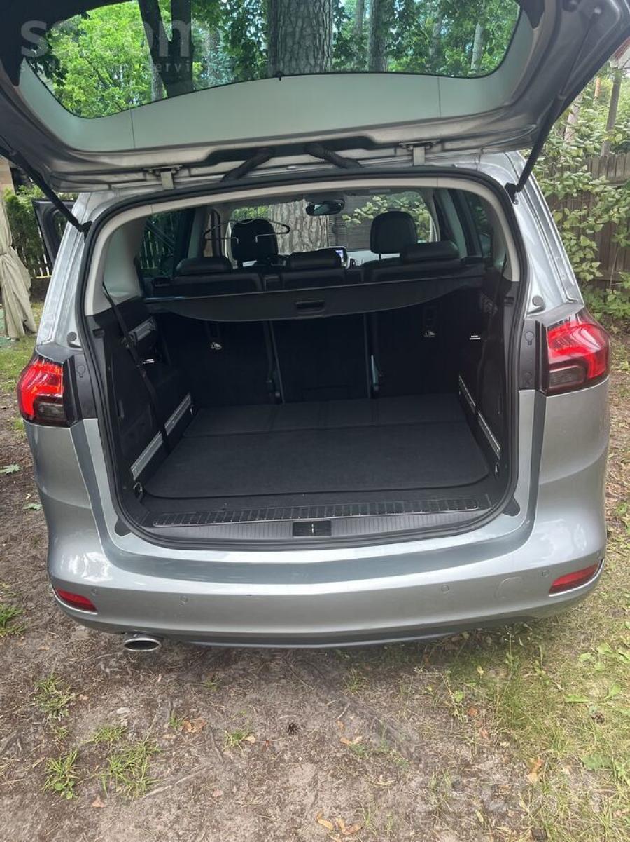 Grey Opel Zafira 2013 in Riga, with an engine capacity of 2.00 L and mileage of 238 thousand km for 6950 €, photo 4 on AUTOMOTO.COM.LV