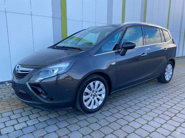Grey Opel Zafira 2013 in Raseiniai, with an engine capacity of 1.91 L and mileage of 153 thousand km for 4900 €, photo 1 on AUTOMOTO.COM.LV