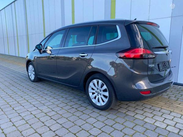 Grey Opel Zafira 2013 in Raseiniai, with an engine capacity of 1.91 L and mileage of 153 thousand km for 4900 €, photo 4 on AUTOMOTO.COM.LV