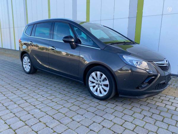 Grey Opel Zafira 2013 in Raseiniai, with an engine capacity of 1.91 L and mileage of 153 thousand km for 4900 €, photo 8 on AUTOMOTO.COM.LV
