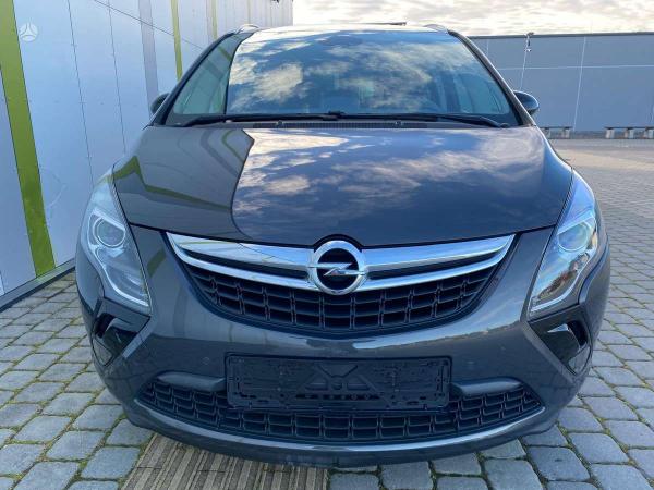 Grey Opel Zafira 2013 in Raseiniai, with an engine capacity of 1.91 L and mileage of 153 thousand km for 4900 €, photo 9 on AUTOMOTO.COM.LV