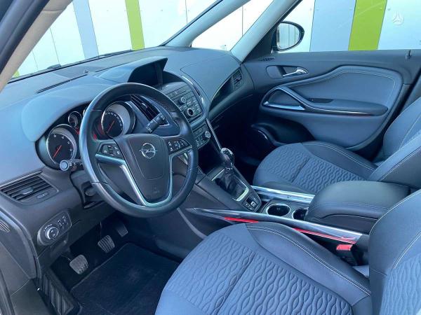 Grey Opel Zafira 2013 in Raseiniai, with an engine capacity of 1.91 L and mileage of 153 thousand km for 4900 €, photo 10 on AUTOMOTO.COM.LV