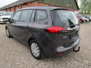 Grey Opel Zafira 2014 in Daugavpils, with an engine capacity of 2.00 L and mileage of 236 thousand km for 3100 €, photo 3 on AUTOMOTO.COM.LV