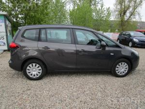 Grey Opel Zafira 2014 in Daugavpils, with an engine capacity of 2.00 L and mileage of 236 thousand km for 3100 €, photo 6 on AUTOMOTO.COM.LV