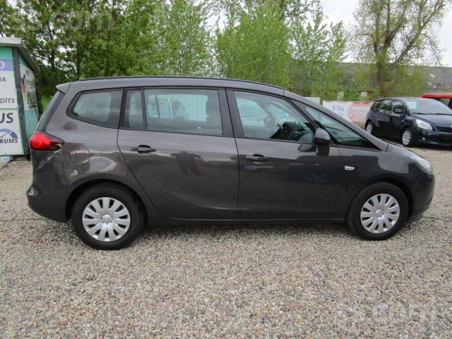 Grey Opel Zafira 2014 in Daugavpils, with an engine capacity of 2.00 L and mileage of 236 thousand km for 3100 €, photo 6 on AUTOMOTO.COM.LV