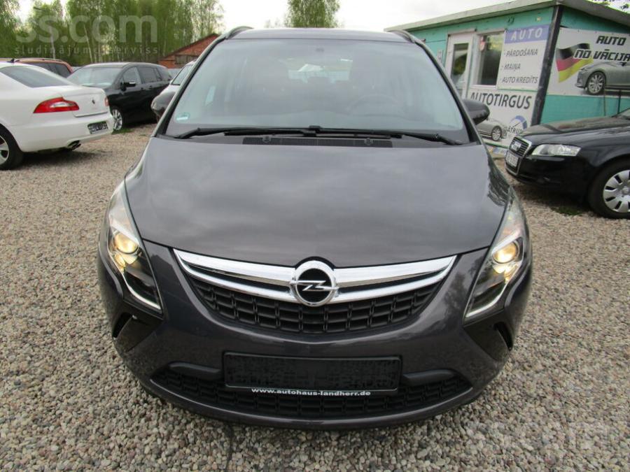 Grey Opel Zafira 2014 in Daugavpils, with an engine capacity of 2.00 L and mileage of 236 thousand km for 3100 €, photo 8 on AUTOMOTO.COM.LV