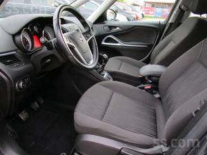 Grey Opel Zafira 2014 in Daugavpils, with an engine capacity of 2.00 L and mileage of 236 thousand km for 3100 €, photo 10 on AUTOMOTO.COM.LV