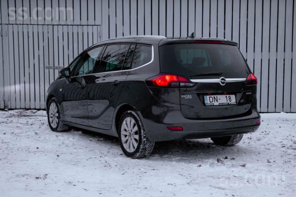 Grey Opel Zafira 2014 in Valmiera, with an engine capacity of 1.60 L and mileage of 0 thousand km for 6490 €, photo 3 on AUTOMOTO.COM.LV