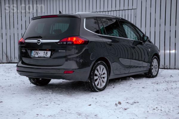 Grey Opel Zafira 2014 in Valmiera, with an engine capacity of 1.60 L and mileage of 0 thousand km for 6490 €, photo 4 on AUTOMOTO.COM.LV