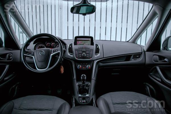 Grey Opel Zafira 2014 in Valmiera, with an engine capacity of 1.60 L and mileage of 0 thousand km for 6490 €, photo 6 on AUTOMOTO.COM.LV