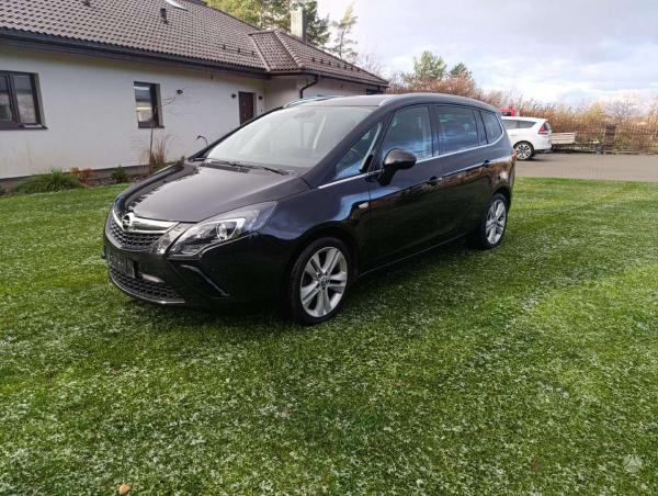 Grey Opel Zafira 2014 in Silute, with an engine capacity of 1.60 L and mileage of 168 thousand km for 5700 €, photo 2 on AUTOMOTO.COM.LV