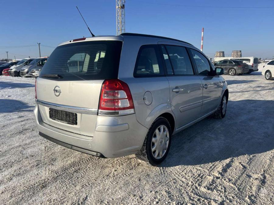 Pelēks Opel Zafira 2014 Viļņa, ar dzinēja tilpumu 1.80 L un nobraukumu 157 tūkst. km par 4099 €, foto 3 vietnē AUTOMOTO.COM.LV