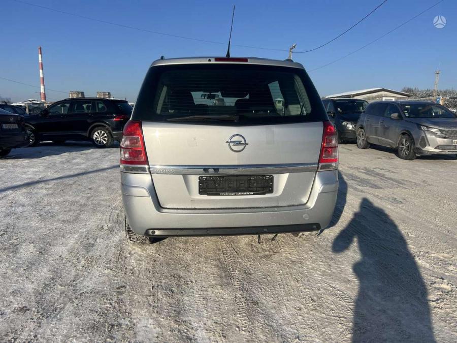 Pelēks Opel Zafira 2014 Viļņa, ar dzinēja tilpumu 1.80 L un nobraukumu 157 tūkst. km par 4099 €, foto 5 vietnē AUTOMOTO.COM.LV