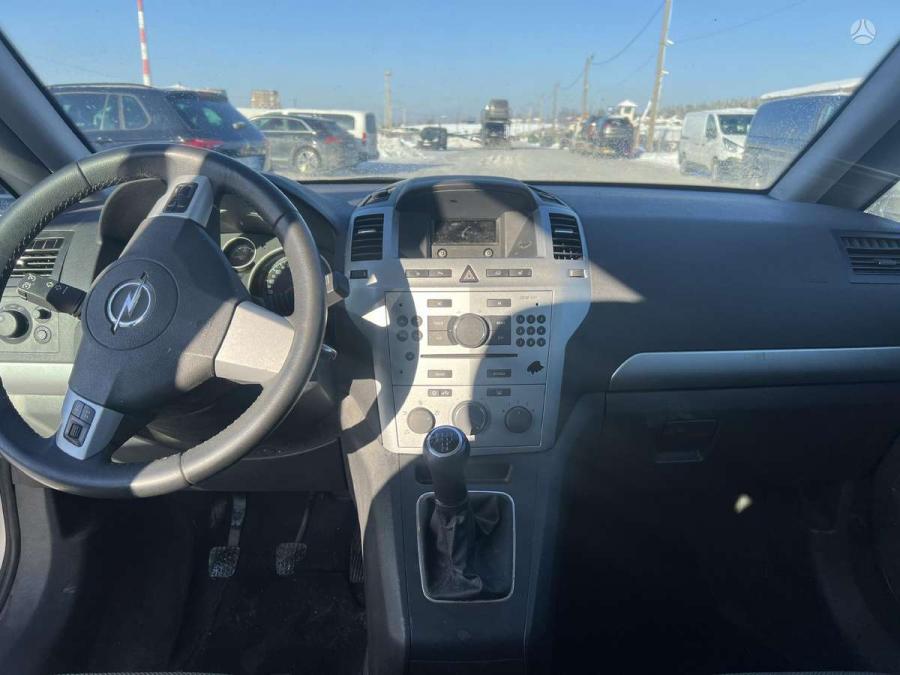 Pelēks Opel Zafira 2014 Viļņa, ar dzinēja tilpumu 1.80 L un nobraukumu 157 tūkst. km par 4099 €, foto 8 vietnē AUTOMOTO.COM.LV