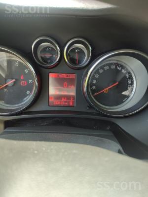 Grey Opel Zafira 2014 in Riga, with an engine capacity of 1.60 L and mileage of 284 thousand km for 4100 €, photo 3 on AUTOMOTO.COM.LV