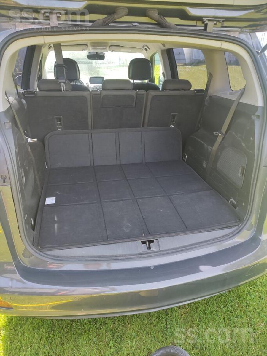 Grey Opel Zafira 2014 in Riga, with an engine capacity of 1.60 L and mileage of 284 thousand km for 4100 €, photo 5 on AUTOMOTO.COM.LV